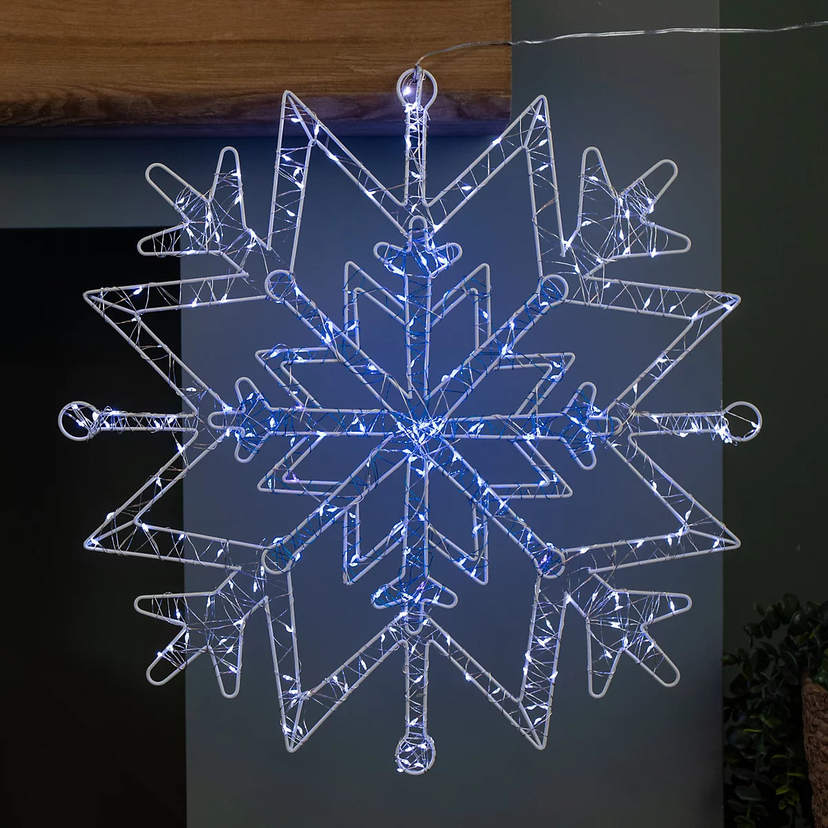 twinkling snowflake dewdrop silhouette | P056432 - Toss Bryan